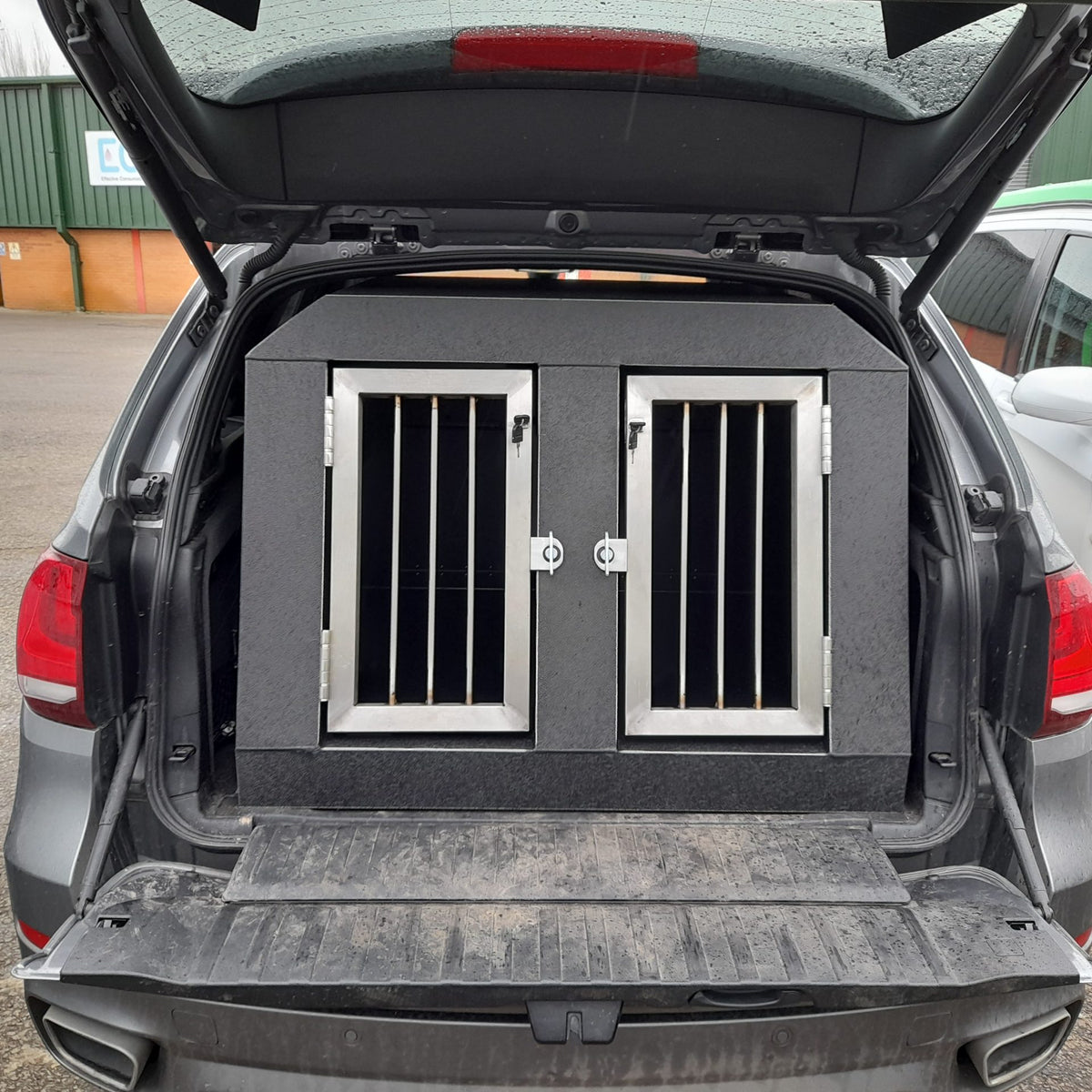 Jeep Grand Cherokee Dog Box – Mad About Pets UK