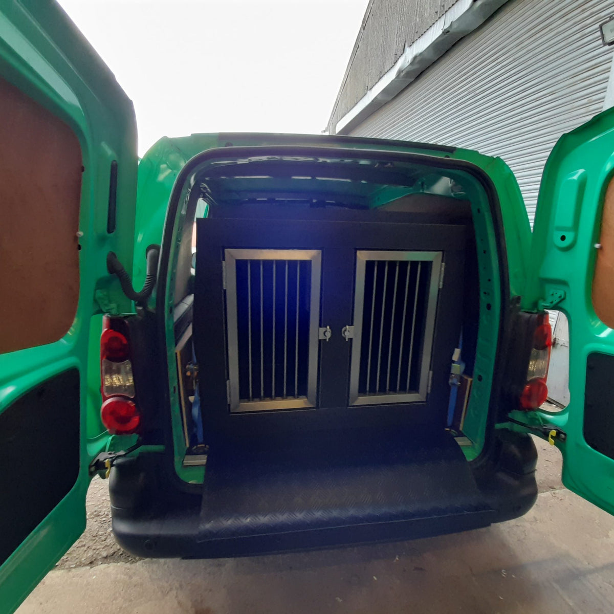 Ford Tourneo Connect Dog Box – Mad About Pets UK